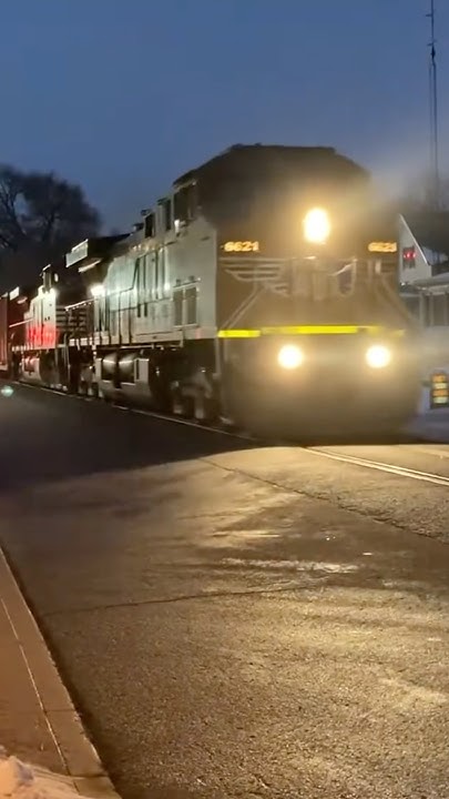 UP 6621 leading NS 143 at Warsaw Indiana - YouTube