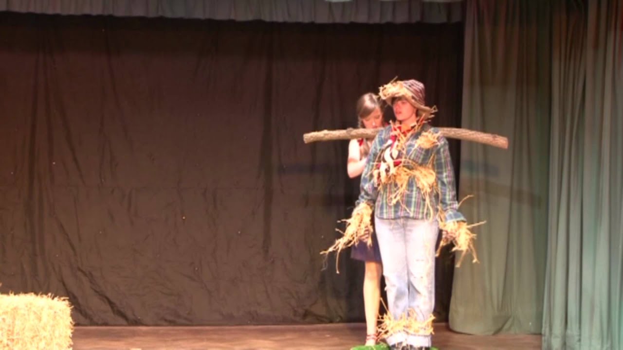 Scarecrow Scene From Wizard of Oz - YouTube