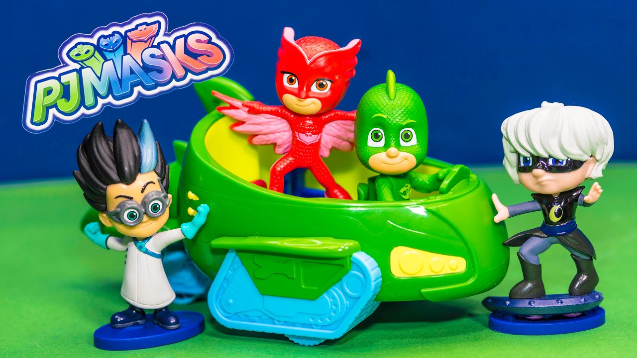 Assistant Unboxes PJ Masks Gecko and Owlette and Catboy Toys - YouTube