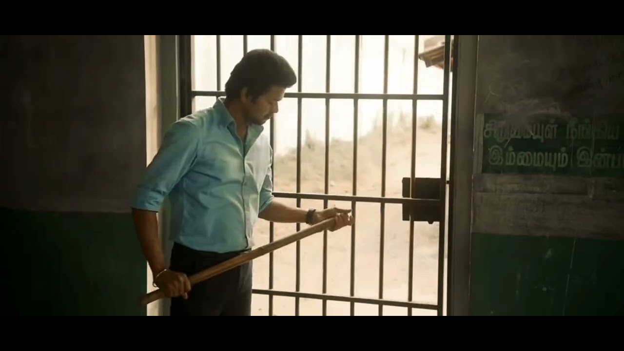 Master Thalapathy Vijay Mass Entry Loki verse - YouTube