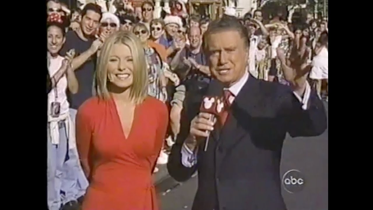 The 2001 Very Merry Christmas Parade - Regis and Kelly Host - YouTube