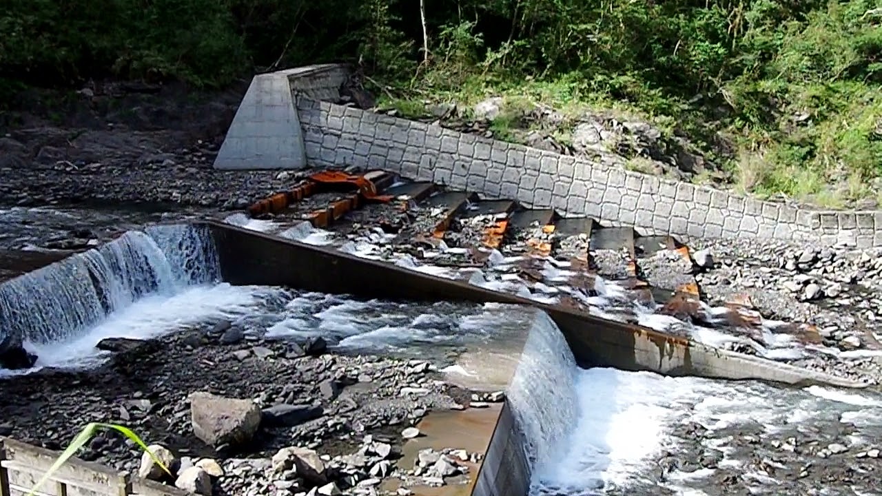 Stepped check dams with steel-plate reinforced steps in Taiping ...