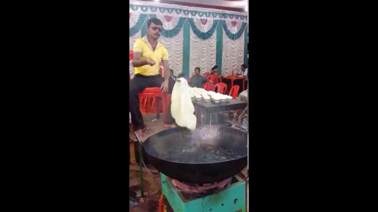 The very famous thunka poori of cuttack bali jatra - YouTube