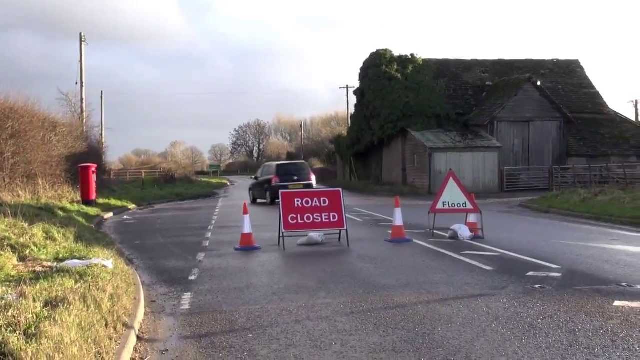 How to Drive Safely in Flood Conditions - YouTube