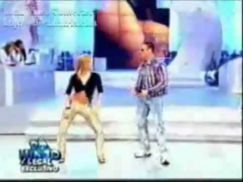 Van Damme danseaza pe manele