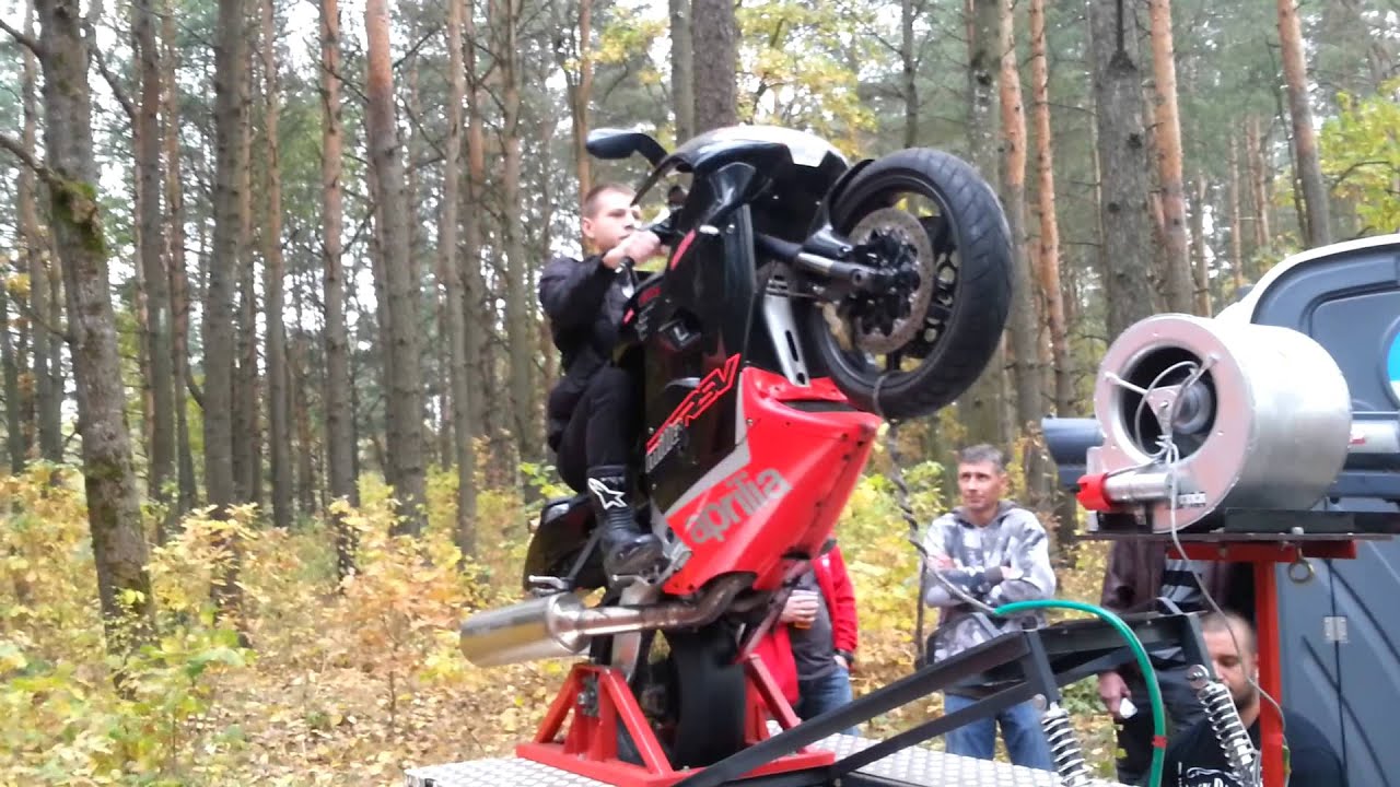 Wheelie Aprilia RSV 1000 - YouTube