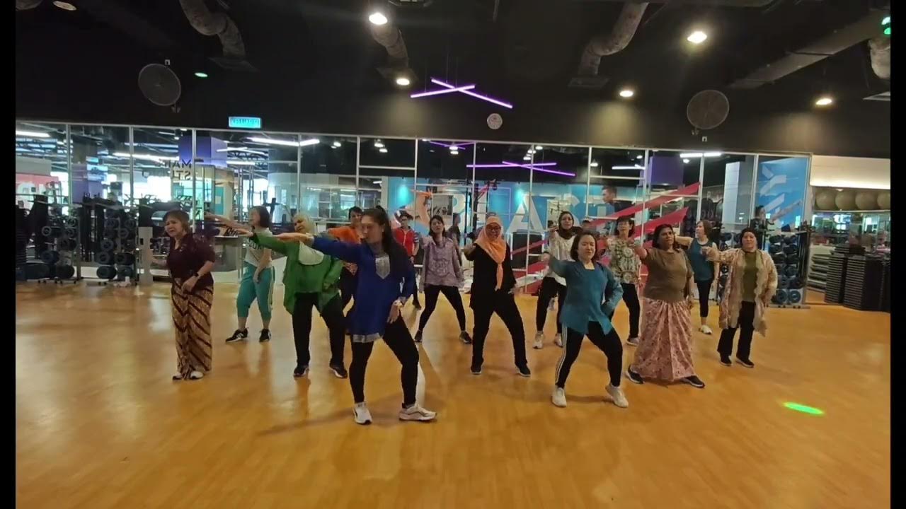 Alamak Raya Lagi～ De Fam (Zumba Fitness Choreography by ZIN Eva Azalea) - YouTube