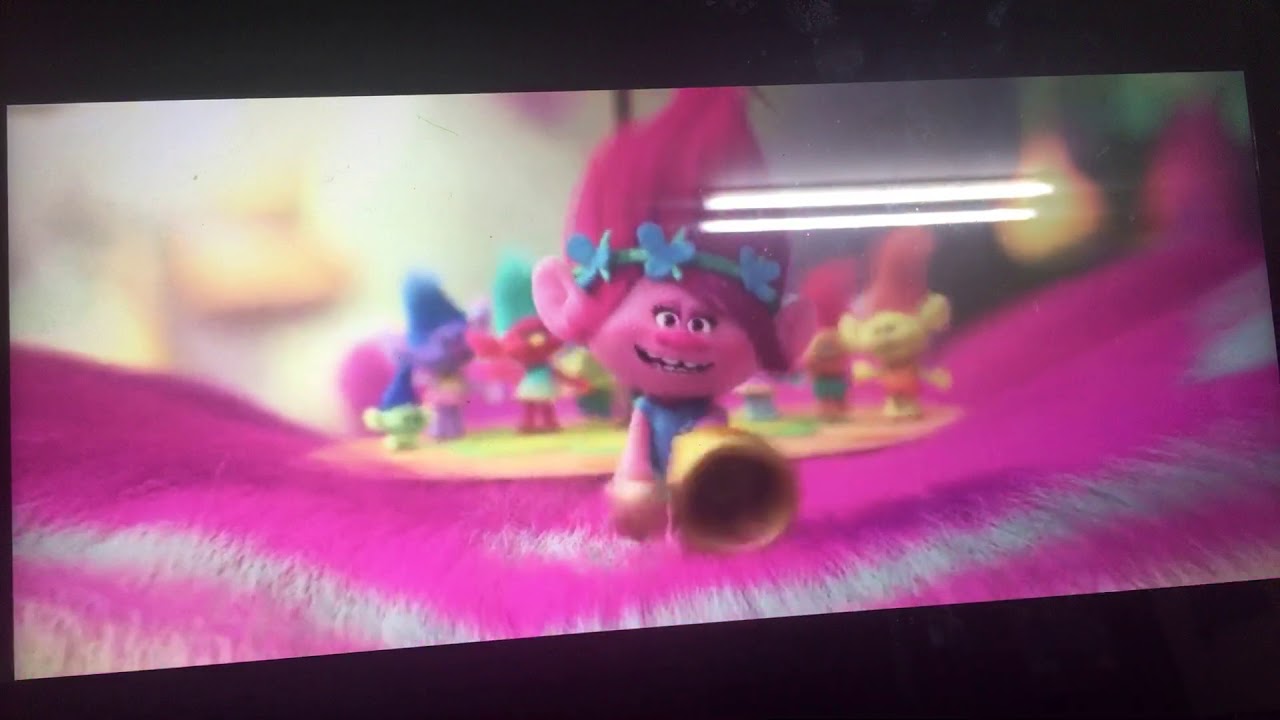 Move your feet-troll - YouTube