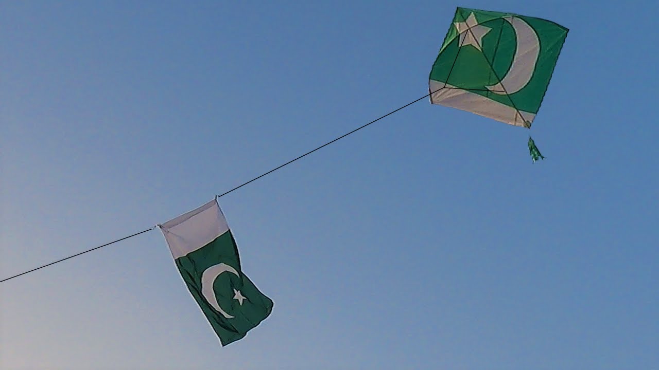 Pakistani Flag Kite Flying On 14 August happy Independence day - YouTube