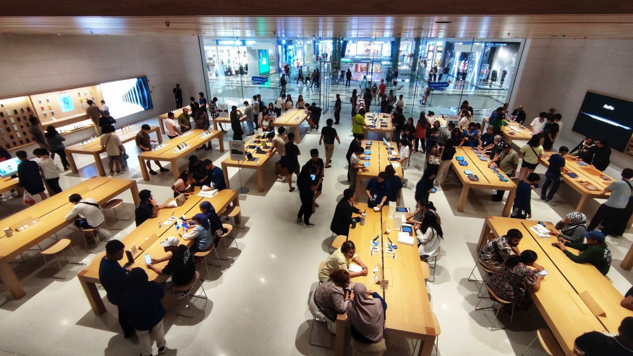 233. Malaysia 1st Apple Store at night @ TRX Exchange Kuala Lumpur ...