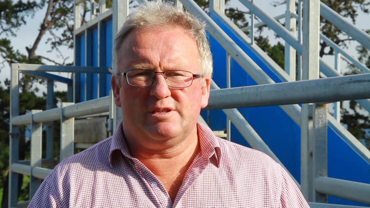 Stewart Weatherstone and his Te Pari Dual Height Loading System - YouTube