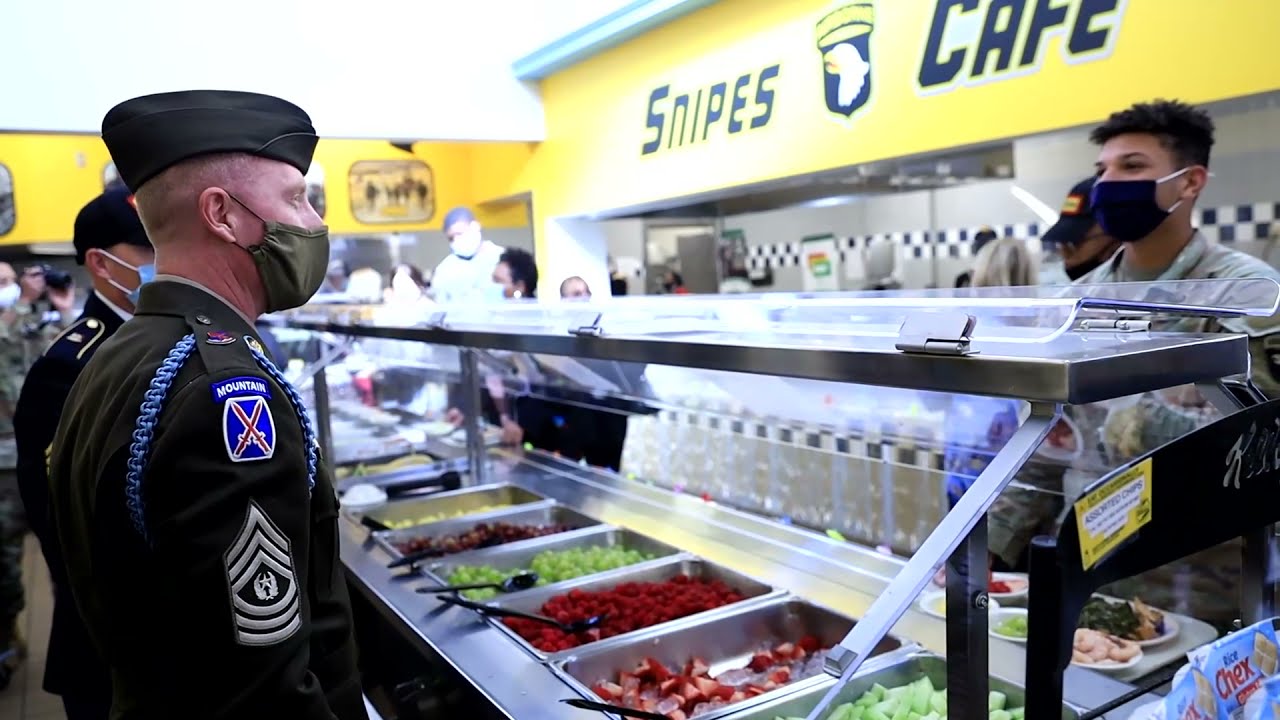 101st Soldiers receive Thanksgiving Meal from Maj. Gen. J.P McGee ...