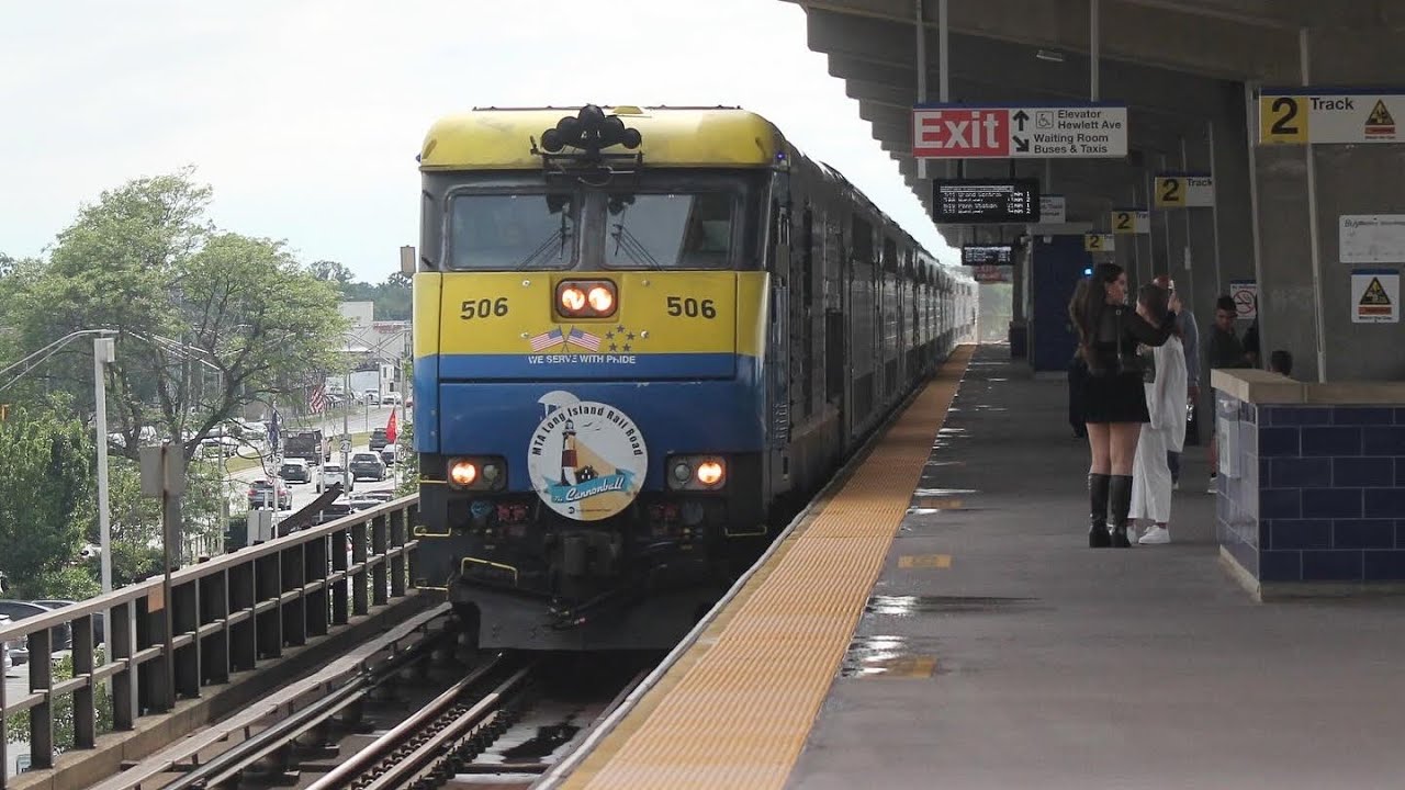 LIRR- Railfanning at Merrick - YouTube