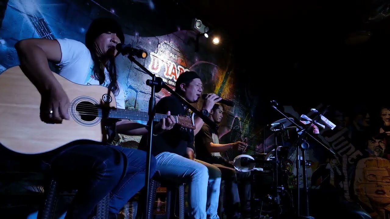 DJ Allen @D'Yard Restobar Cainta "I'll Never Go" - YouTube