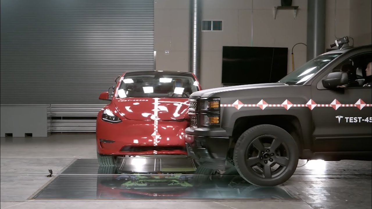 CARS VS CARS CRASH TEST IN THE LAB - YouTube