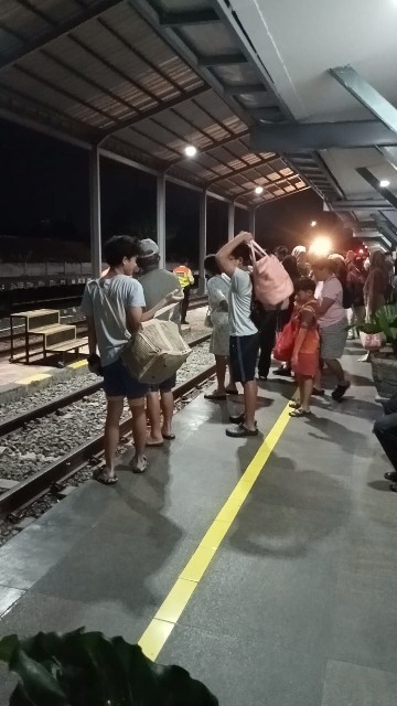 Naik Commuter Line Merak-3 Juli 2025@eamuharam - YouTube