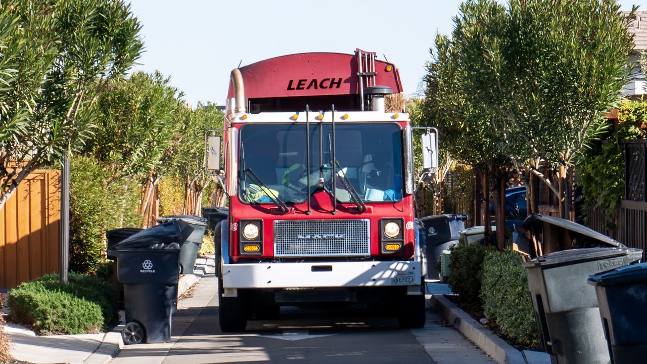 Mack MR Leach Rear Loader on Alleyway Recycling - YouTube