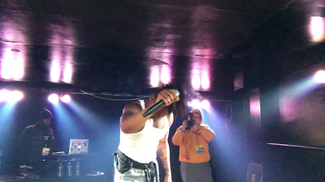 Dax Having Fun With Fans, Live Concert!! - YouTube