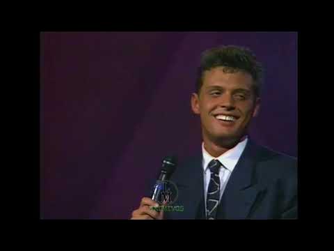 Luis Miguel Cuando Calienta El Sol (1991) 4K - YouTube
