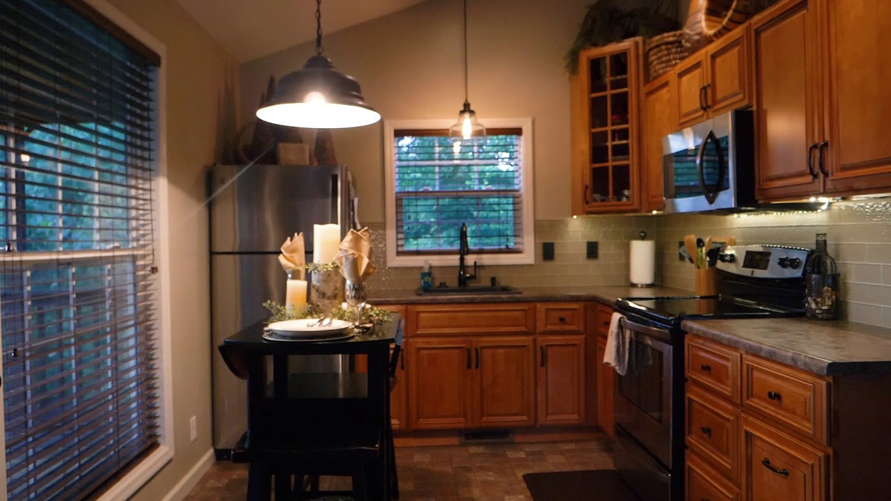 Doc's Lakeside Cabin Romantic Getaway Cabin In Illinois - YouTube