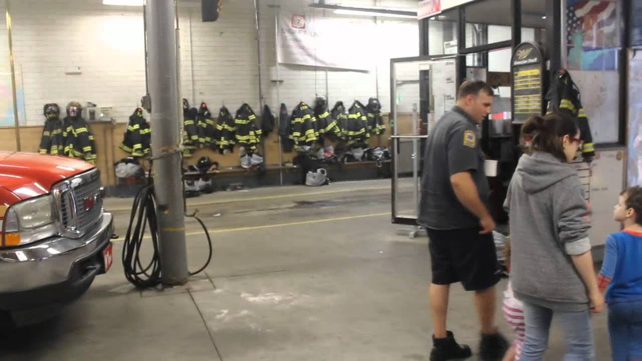 FDNY - 5 Minutes at Duane Street Firehouse HD Engine 7 Ladder 1 ...