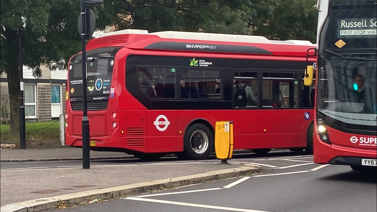 Both Go Ahead London it’s 450 & SL6 at Bedford hall (Croydon) - YouTube