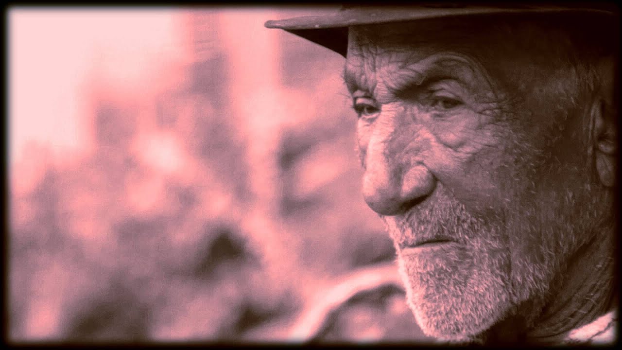 OLD MAN - MOVING STILL IMAGE CINEMAGRAPH - WATCH CLOSELY! - YouTube