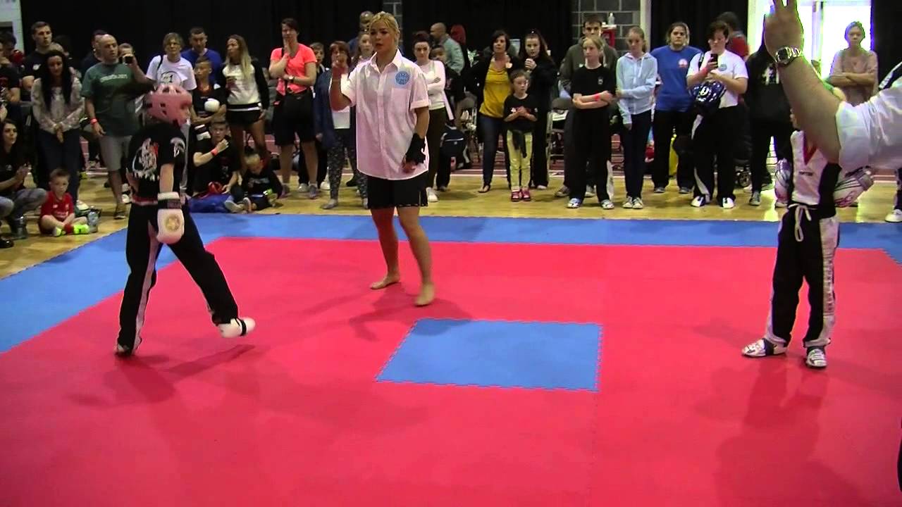 Jesse Jane McParland v Ellie Chester White Tiger Challenge 2015 - YouTube