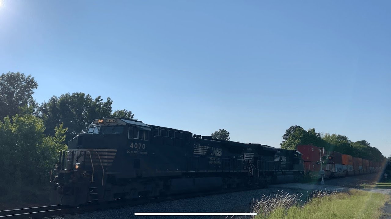NS 296 breezes out of Pacolet, SC on the W-Line - YouTube