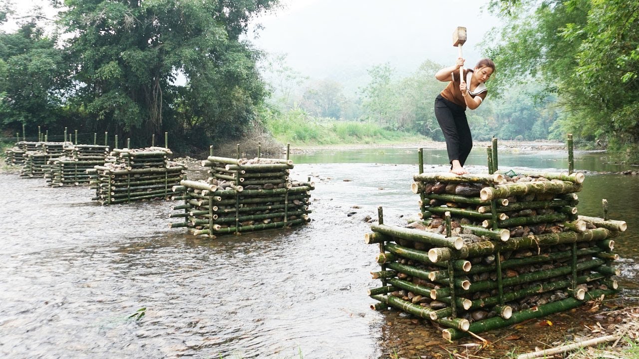 Building a bamboo bridge to the island off grid - Making 6 stone and ...