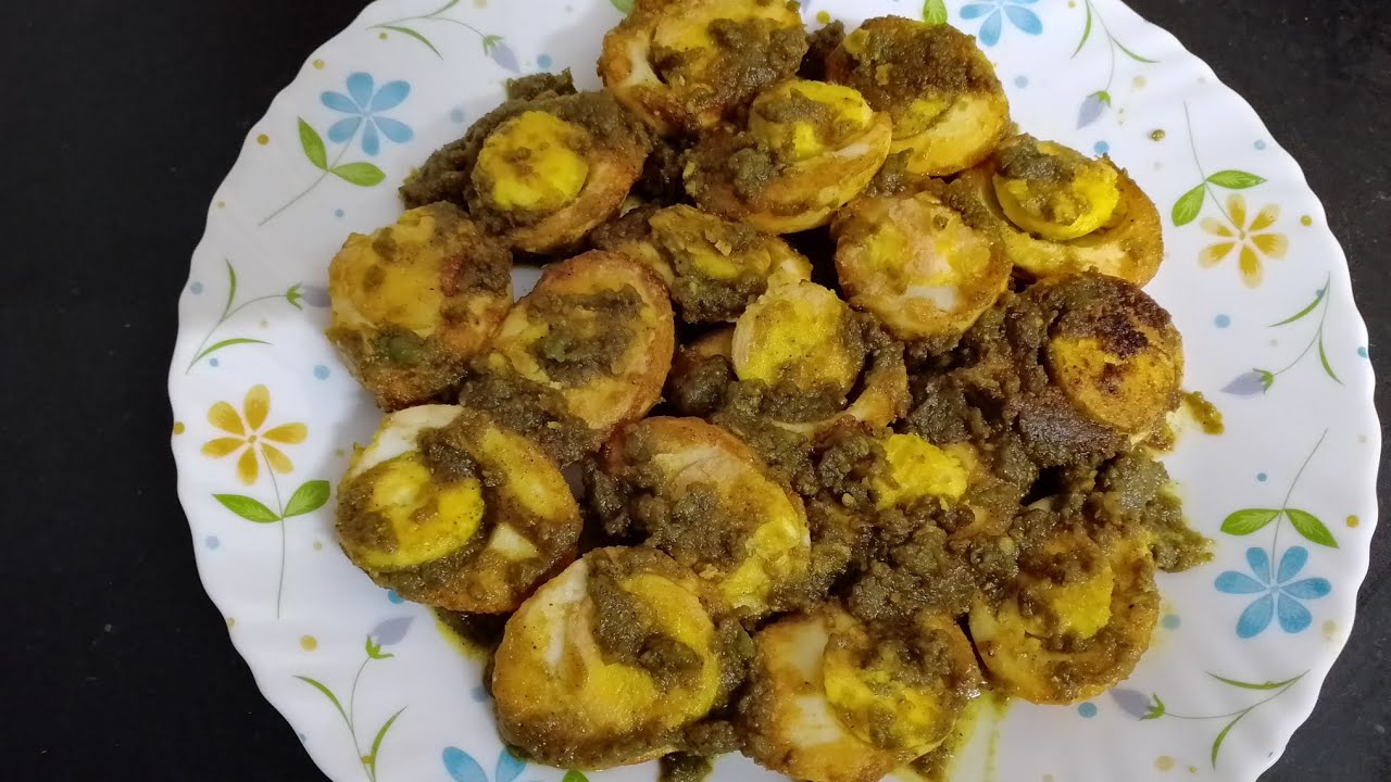 Street food green boiled egg tava fry recipe (with Badar kitchen)😋🥚😋🥚 ...