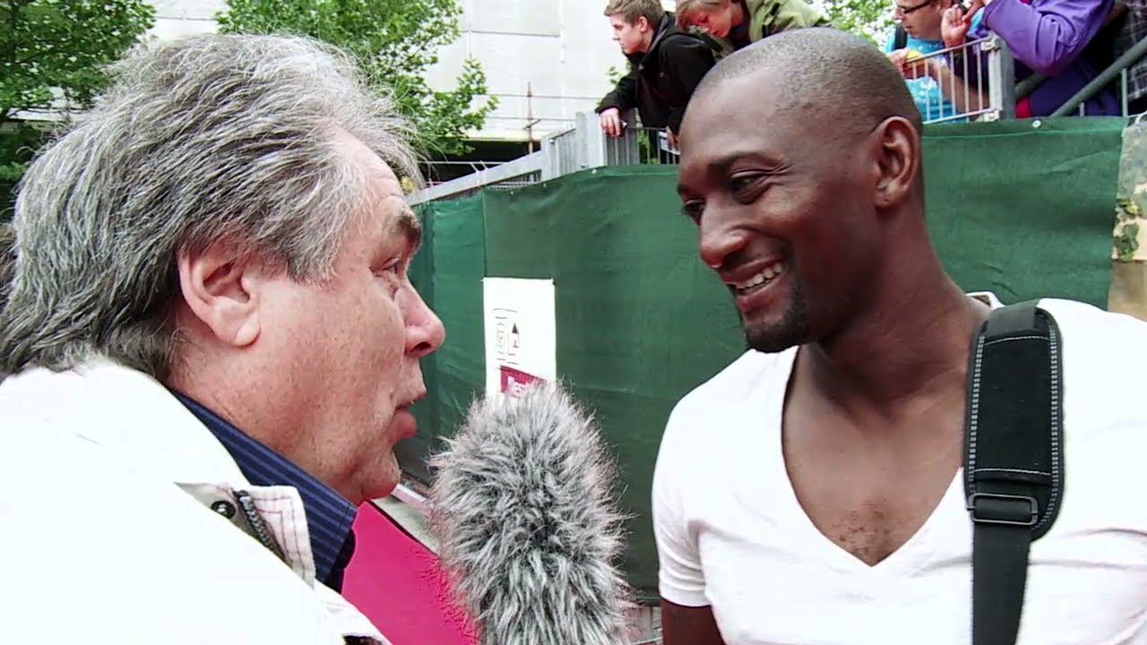 Collin Benjamin beim Tag der Legenden 2013 - YouTube