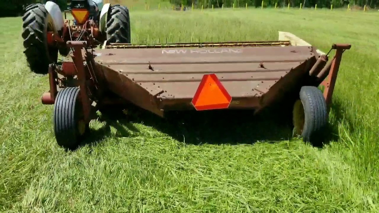 Cutting hay, the NH 488 way! - YouTube