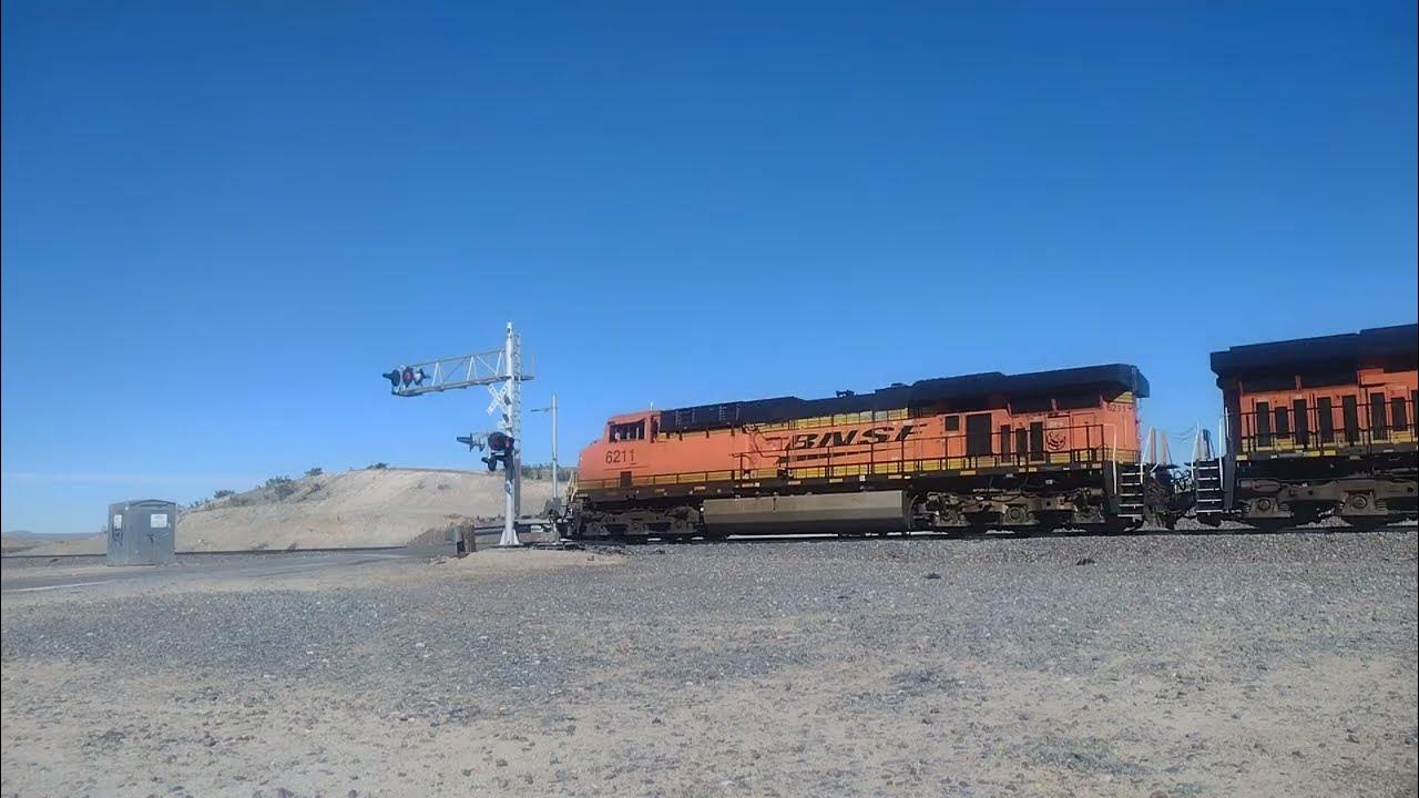 EB BNSF Manifest Train Feat Rear DPU At Hodge Ca! #bigbossrailfanner - YouTube
