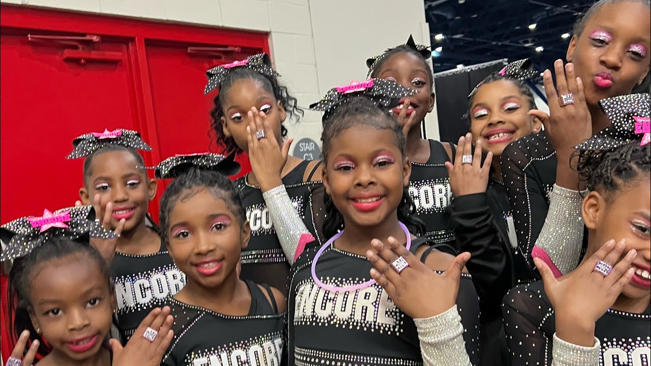 Encore Cheer Company Season 2 Performance - YouTube