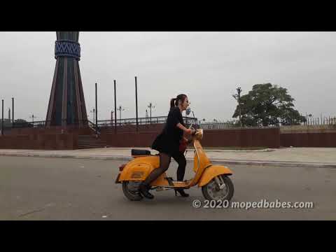 Asian Kickstart woman public road | Vespa Scooter Vespisti Motoretta