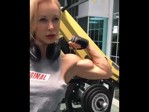 girls flexing bceps de instagram - YouTube