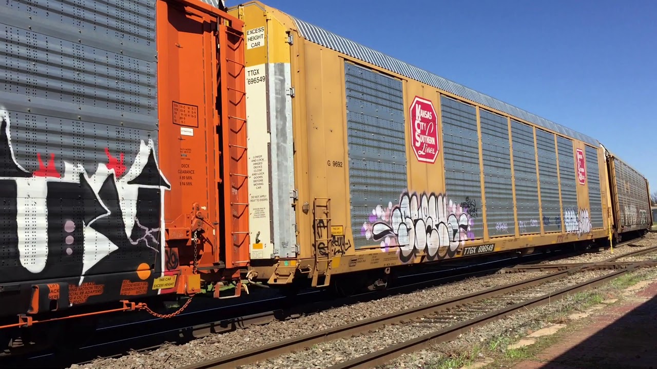 2019-03-09b Union Pacific Autorack Train - YouTube