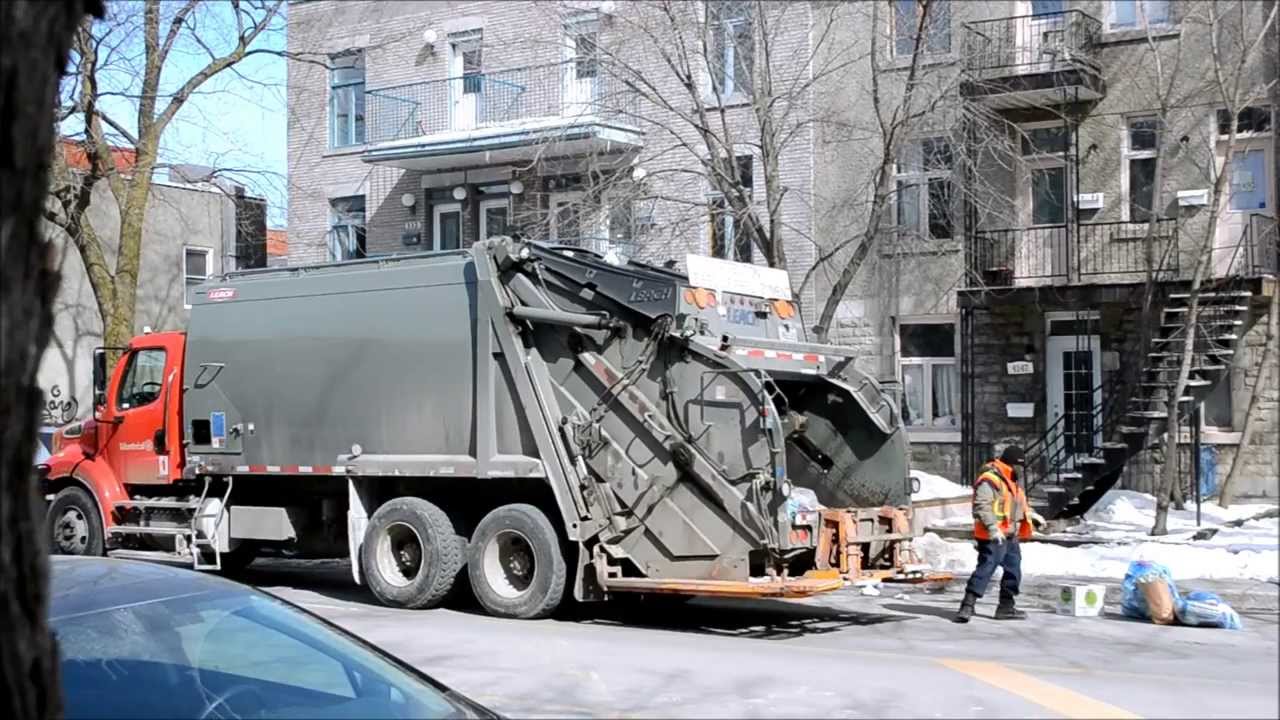 FREIGHTLINER LEACH GARBAGE TRUCK - RECYCLING DUTY - YouTube
