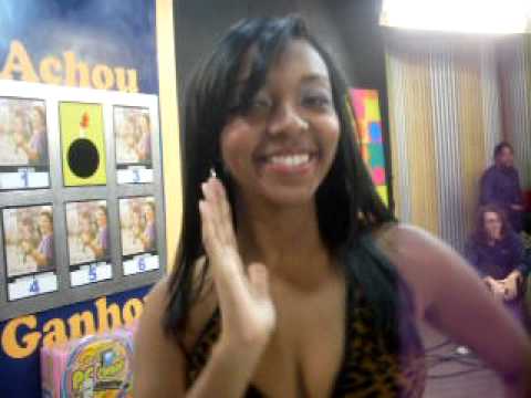 mari  dançando no jacaré