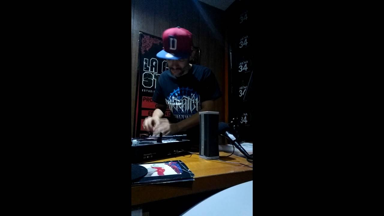 Tornamesista Avana Trying JDDXR2 Portable Crossfader - YouTube