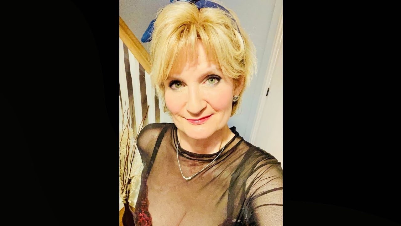 LAUREN SPENCER 🟡 Timeless Beauty: Stunning Mature Woman Over 50 ...