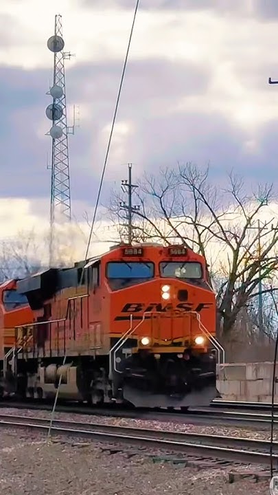 BNSF Intermodal Rumbling Through Coal City - YouTube