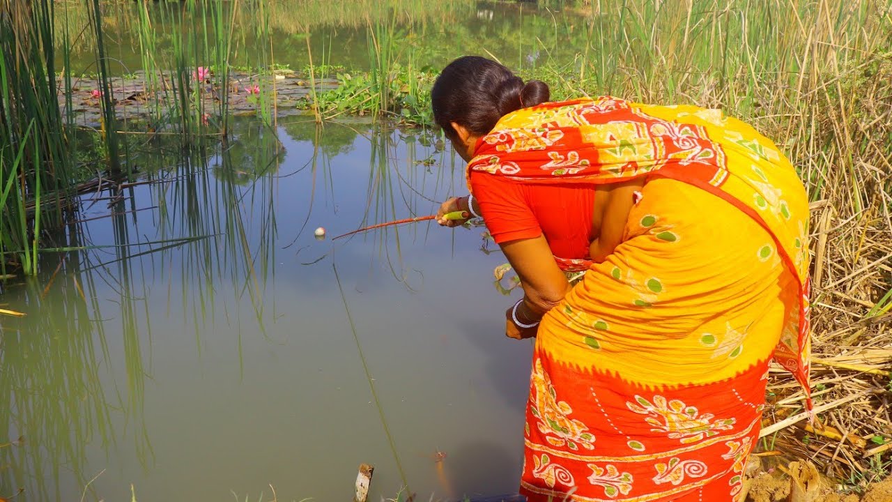 Girl fishing video || Traditional beautiful girl catching big fish with ...