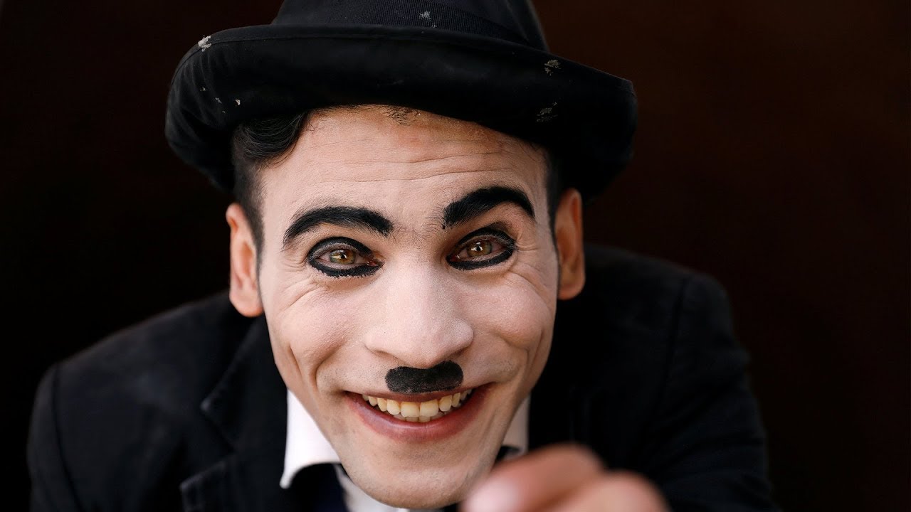 Comedian depicts Afghan culture from new perspective - YouTube
