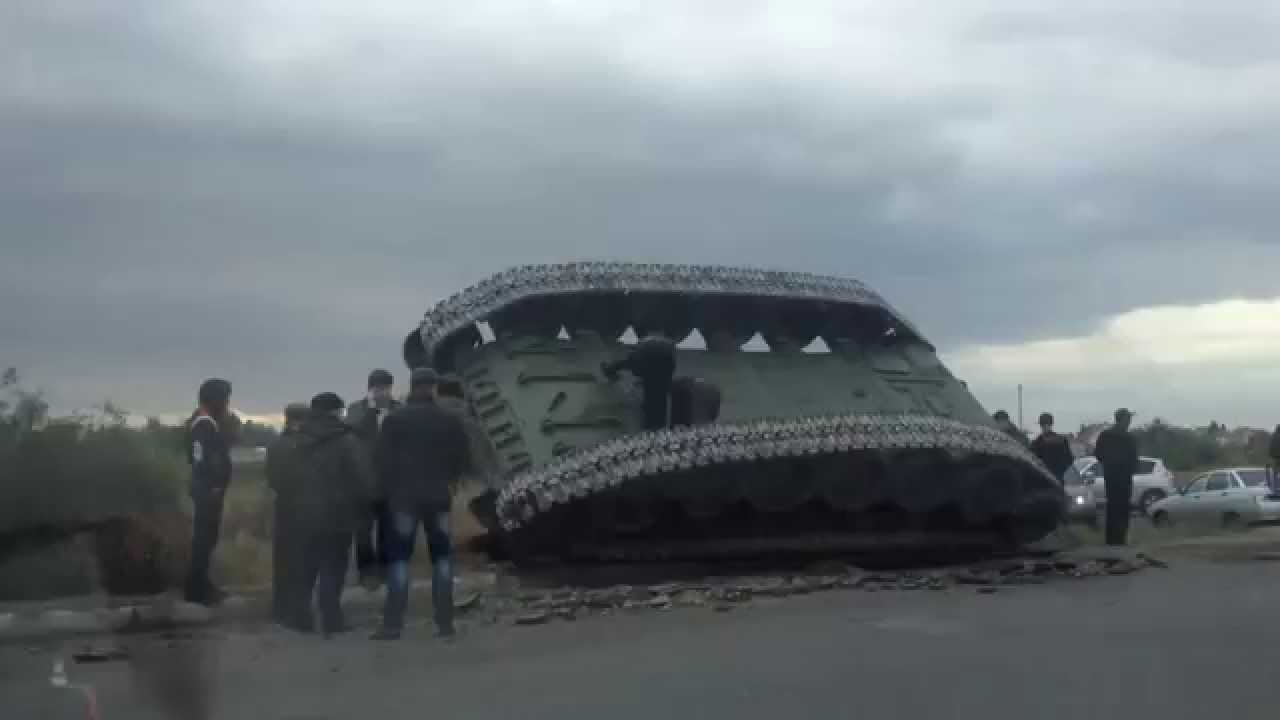 Russian tank flipped in Omsk rushing to Ukraine. - YouTube