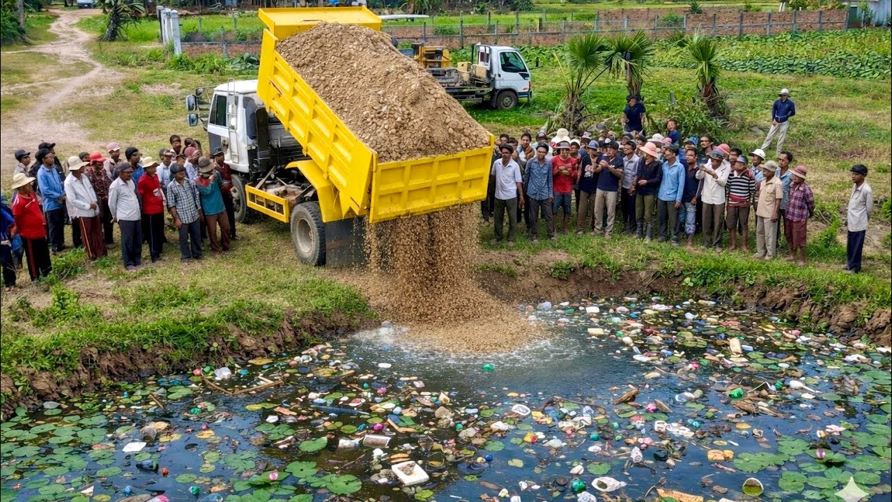 Great new project!! Strong clearing, pushing soil, dumping garbage bins ...