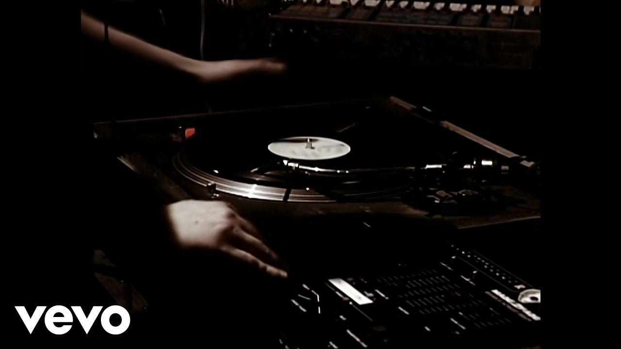 Portishead - Over (Live From The Roseland Ballroom NYC) - YouTube