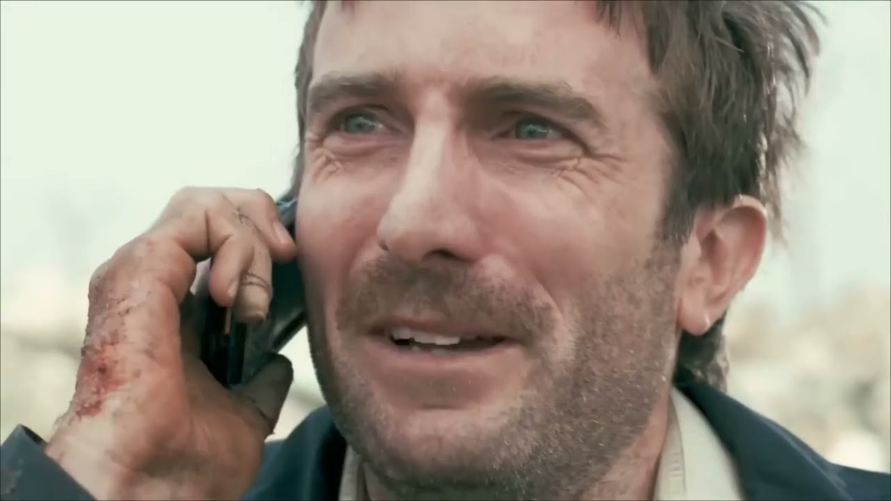 District 9 (2009) Movie Explained in Hindi/Urdu Summarized हिन्दी - YouTube