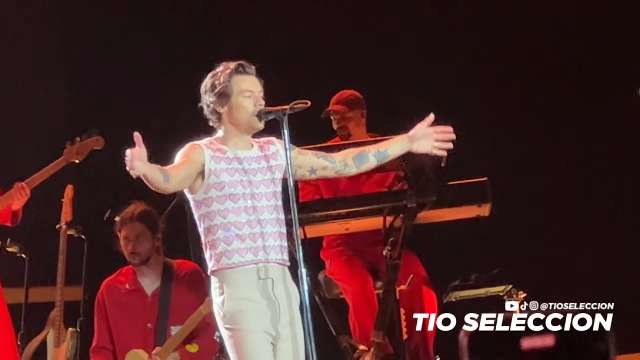 Harry Styles - What Makes You Beautiful (1D Cover) || Lima, Perú ...